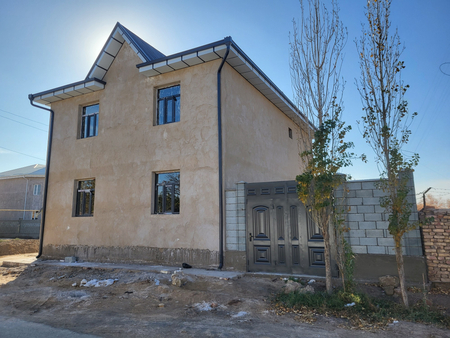 Центрда жайласкан Имарат сатылады ул.аэропортская  ток,суу,газ бар