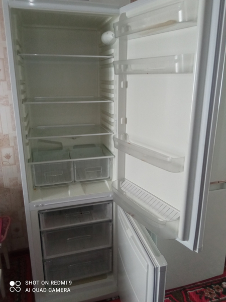 Продаётся индезит холодильник