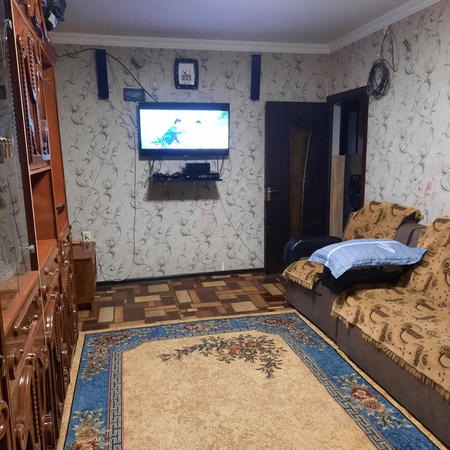 .Продам 3комнатную 3этаж евроремонт 70м2+ с мебелью техникой ГоснитиЗа