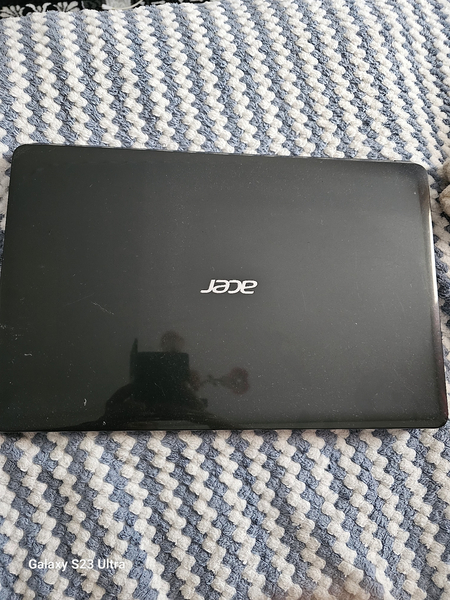 Ноутбук      ACER