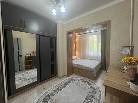 Продам квартиру ! 2 комн/1/5 у метро ( 47 квм) Авиасозлар