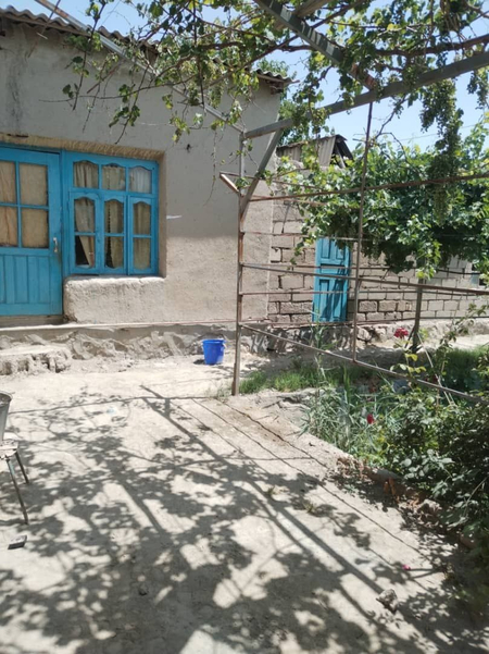 Kogon tuman Yangi Hayot posyolkasida joylashgan hovli uy tez va arzon