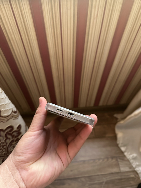 Срочно продам SAMSUNG S 24 fan edition