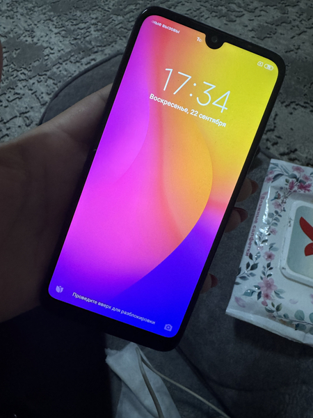 Redmi 7 sotiladi. Bez karobka. Xolati oʻrta