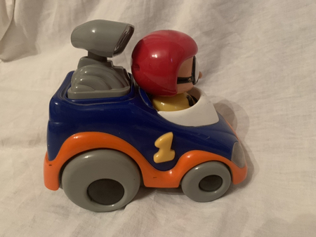 Игрушка машинка на батарейках
