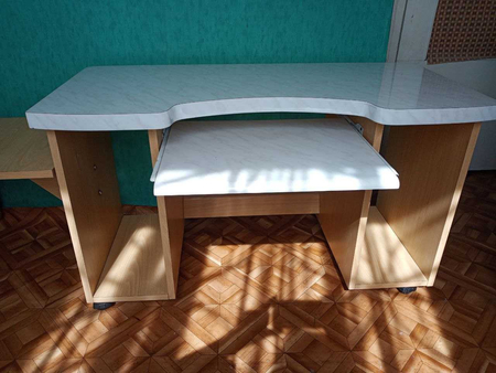 Детский  компьютерный  столик.