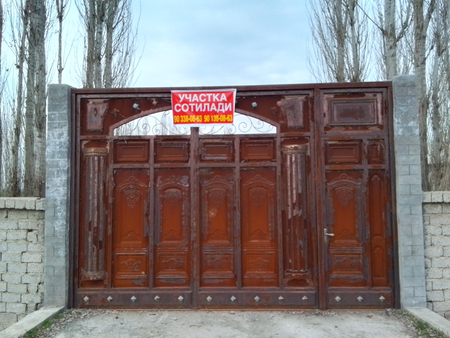 Недостроенный дом в участке