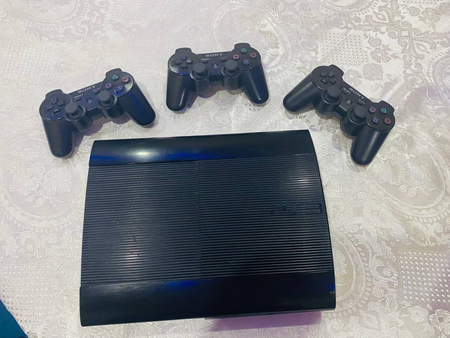 playstion 3 super slim uyda oynalgan