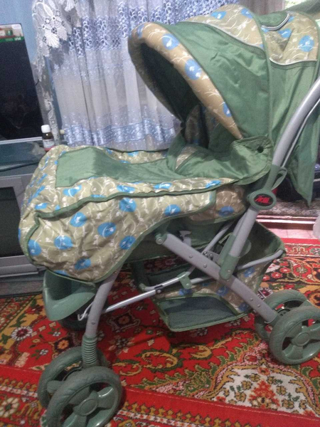 Коляска арзон нархда сотилади