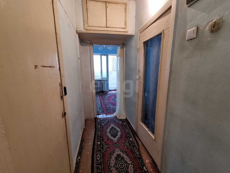Своя.Юнусабад-2. 1/2/4..28кв.м.Без ремонта.Не торец, с балконом.Акфа.