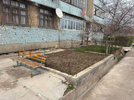 Продается 3-комнатная квартира в дукенте 093