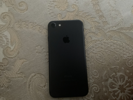 iphone 7хорошое состояние оригинал