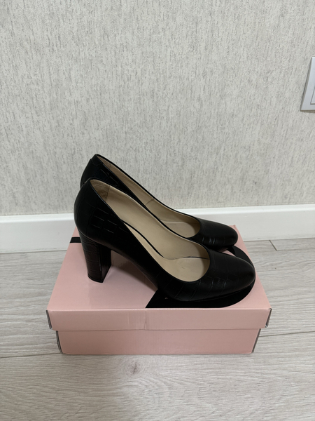 черные туфли, модель saran black croco