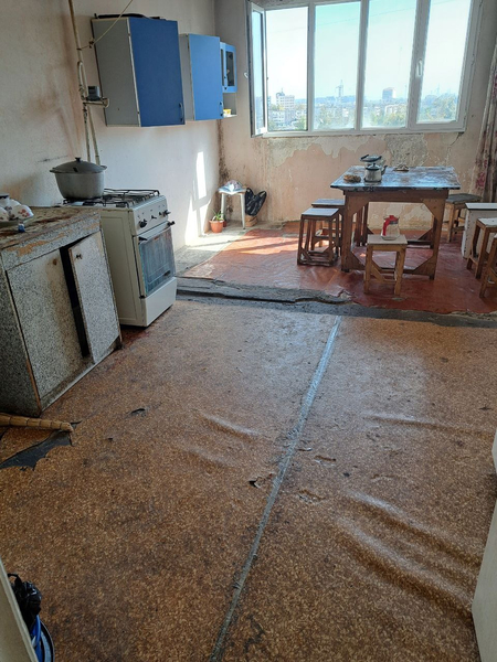 Уй сотилади 3 хонали, срочно, 9 этажли уйнинг,  8-этажи