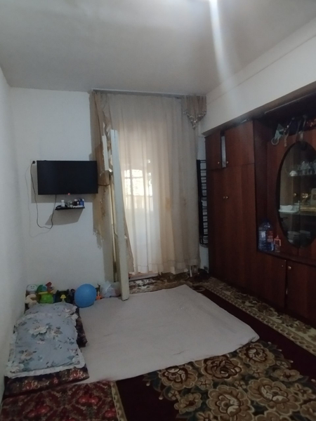 Буз-2,Эко базар ,общежитие 21м² балкон 1/3 
1/1/4.  21м² балкон 1/3
Це