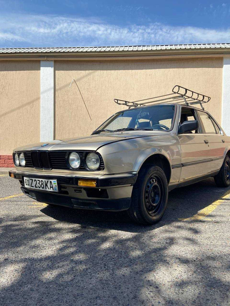 BMW E30 1985 M10