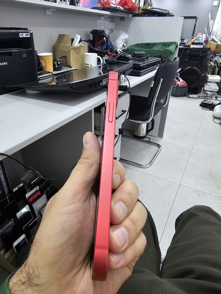 Продам iPhone 12 icloud red
