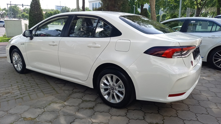 Toyota Corolla Hybrid full 2023 год в Наличии