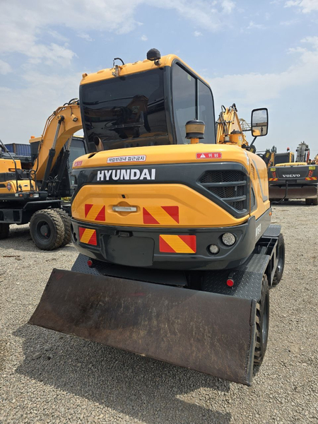 Ekskavator hw60 sotiladi