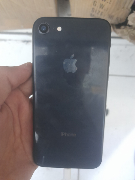 Iphone 8 sotiladi
