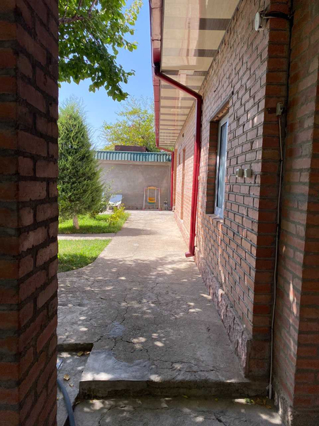 Продаётся большая дача