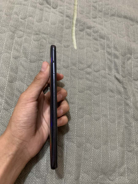 Galaxy a70, holati yaxwi 10/7 aybi ekran almashtrsh kk batareyka 10/6.