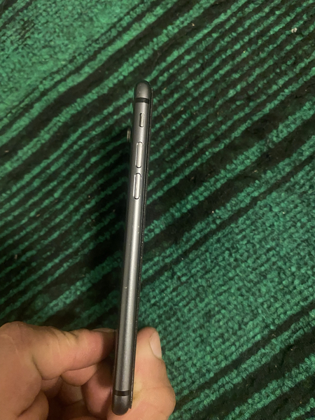 Iphone 8.    64. ………