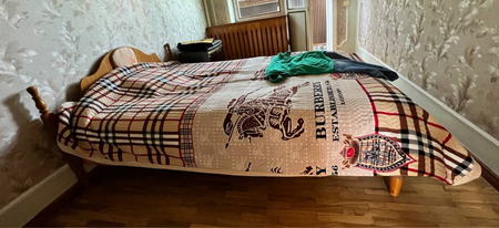 Кровать,  шкаф, письменный стол и журналтный столик