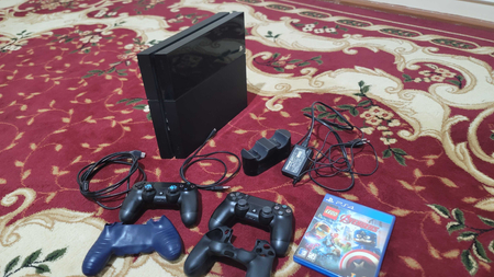 Play station 4 (slim)