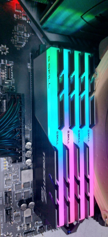 G.SKILL Trident Z RGB 64GB
(4 x 16GB) PC4-28800
(DDR4-3600) Memory