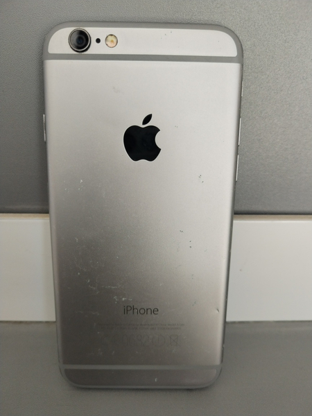 Iphone 6    64 g/b