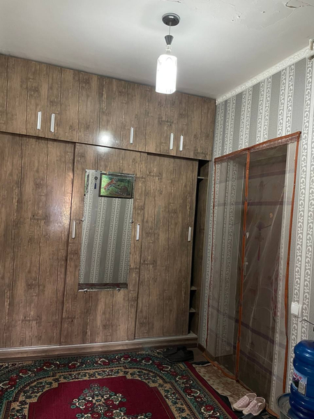 Срочно 3 хонали кв  сотилади 1этаж камолот доми