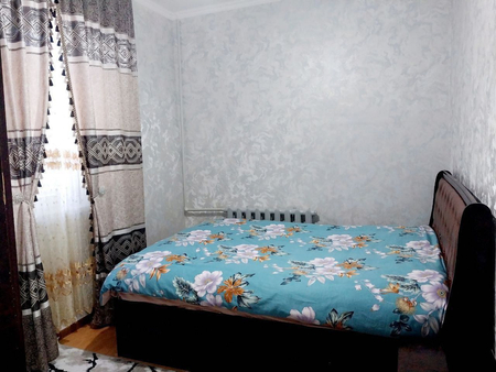 Kvartira parkentskiy bozor orqasida 2 xona