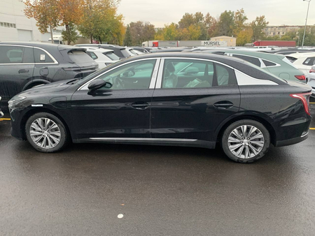 Hongqi e-qm5 450 km  natariusga tayyor moshina