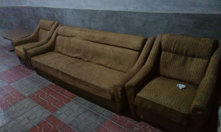 Divan sotiladi arzon 390000 kelishtiriladi