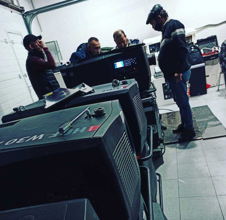 Ремонт и обслуживание инсталляционных проекторов Barco и Сhristie.