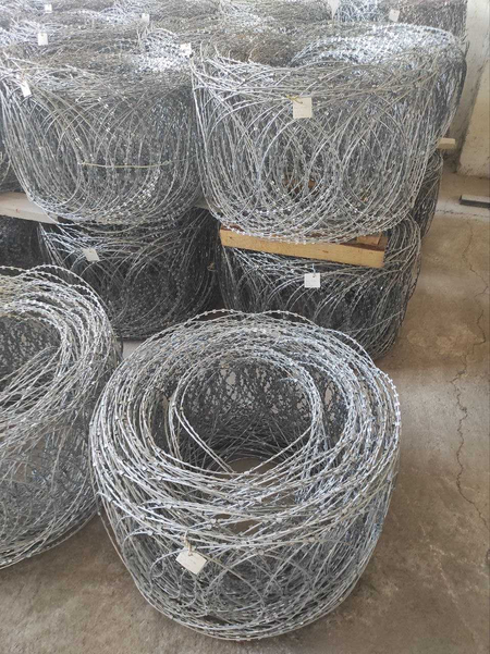 Проволока колючая одноосновная оцинкованная КЦ-1 (ГОСТ 285-69).