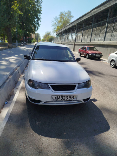 Nexia 2 oq srochna sotiladi