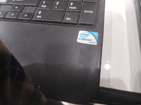 Noutbuk sotiladi Toshiba