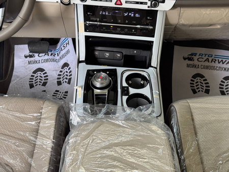 KIA Carnival HI - Limousine