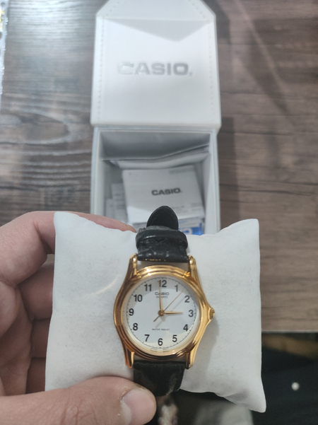 Продам оригинальные часы Casio