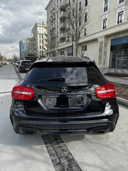 Mercedes Benz GLA 200