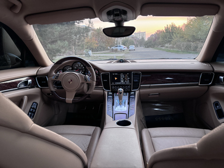 Porsche Panamera 4S