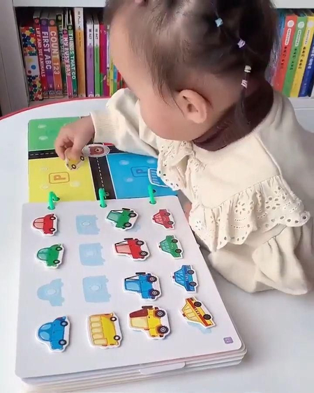 Busy Book kitobi sotiladi.