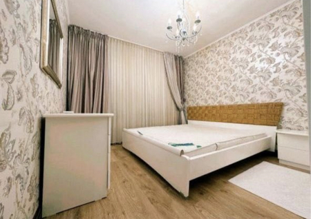 Продается 4/3/5 кирпич 144 кв ,77 серия ,ул Садыка Азимова