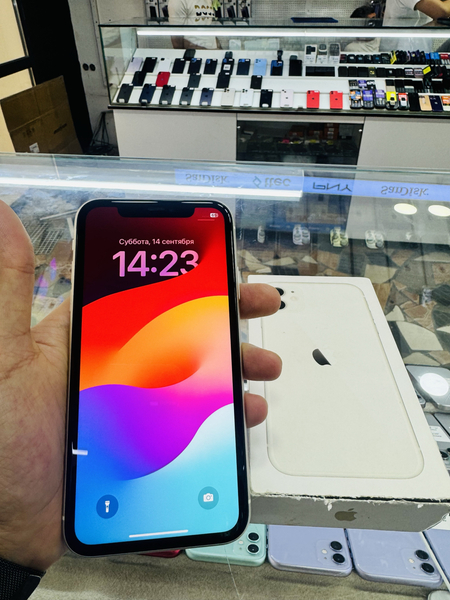iPhone 11  128 gb white yengide 99%