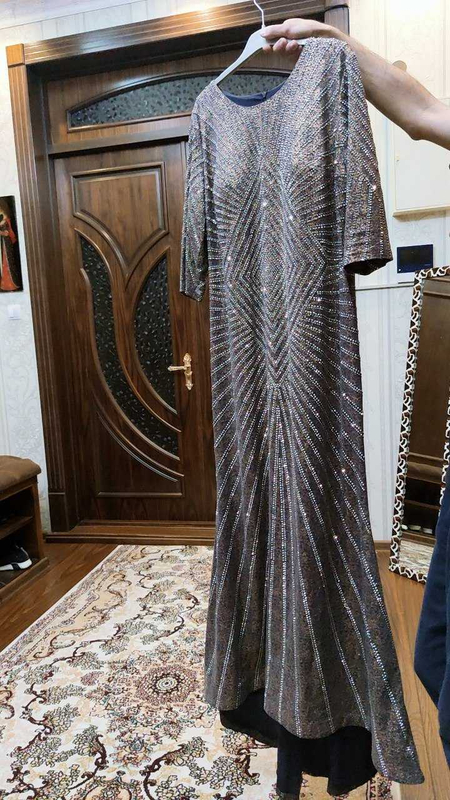 Шикарное вевчрнее платье