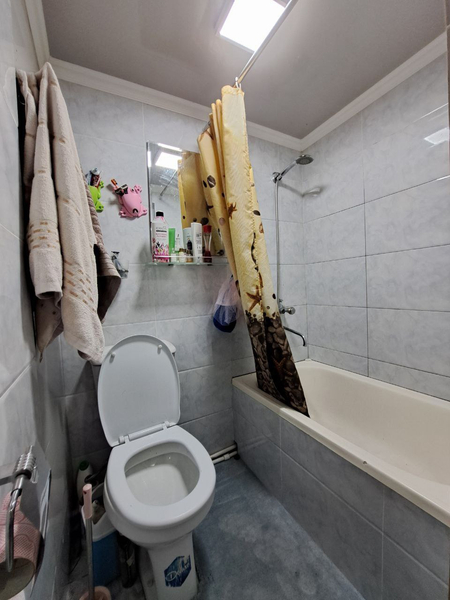 Срочно продам Чиланзар-6 кв, кирпич, 1 ком переделанная в 2 ком 1 этаж