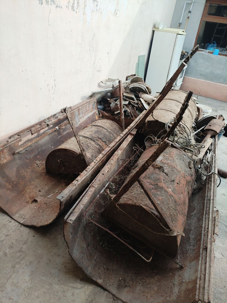 Metalalom sotiladi. Продаётся металлолом