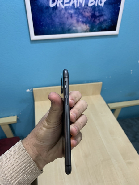Iphone 11 64 GB qora